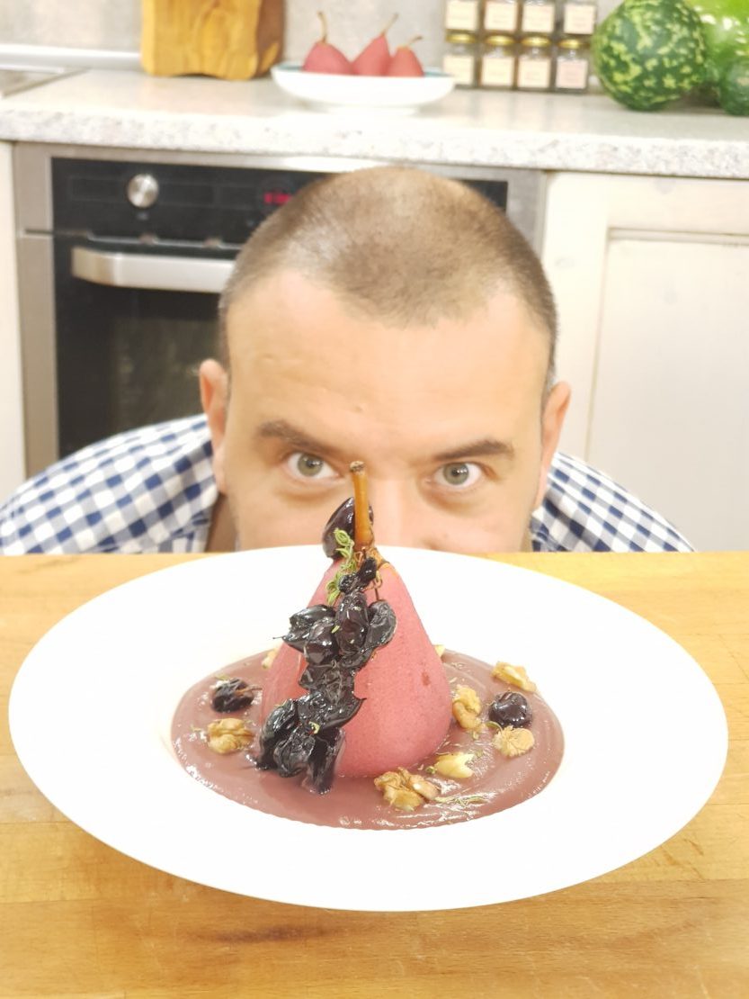 Pere posate in must, cu crema de must si struguri copti - PrajiturEla